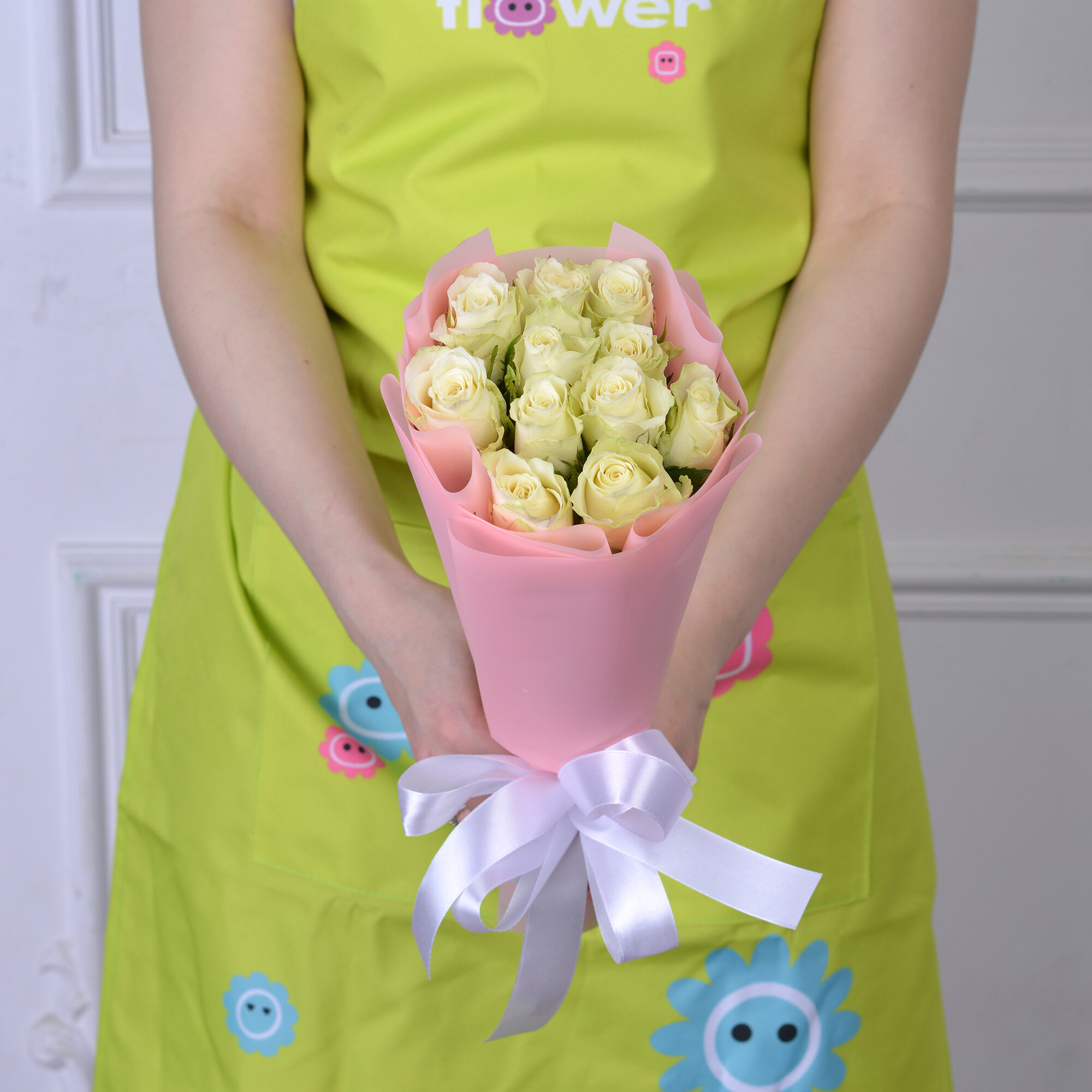 Монобукет Magical Flower, 11 белых роз, размер 40 см, высота 40 см