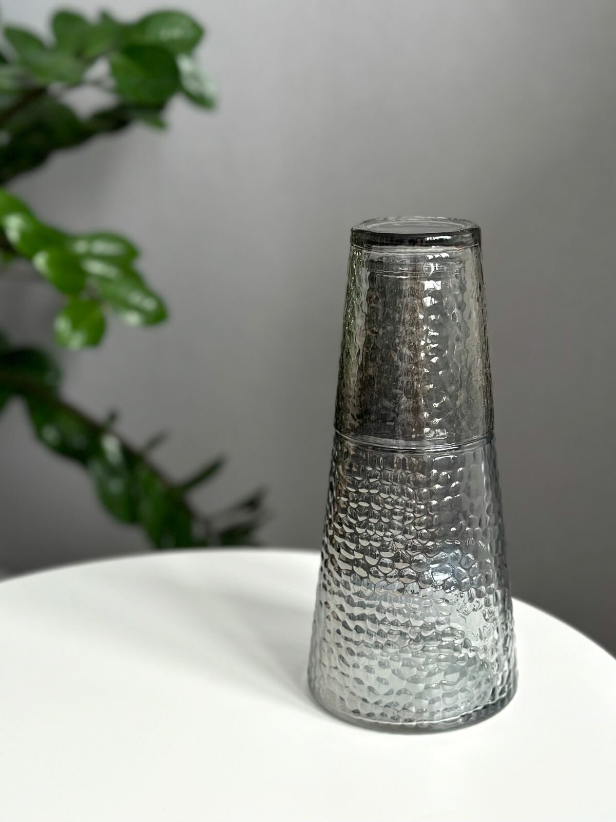 Графин с крышкой-стаканом вулкан Графит ( 850мл, 230мл, стекло) ТОиТО