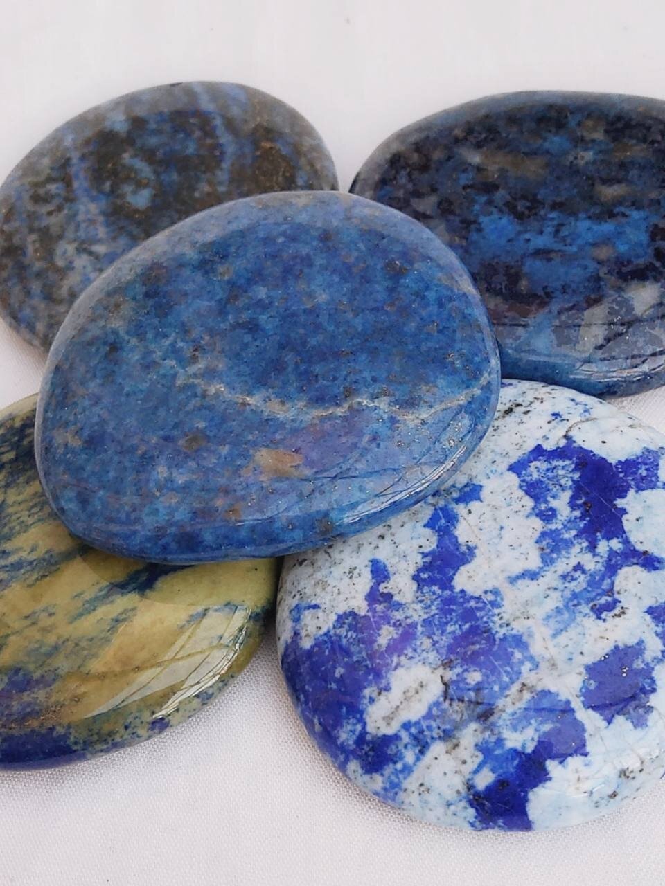 Лазурит натуральный камень талисман без выемки L - 1 сорт