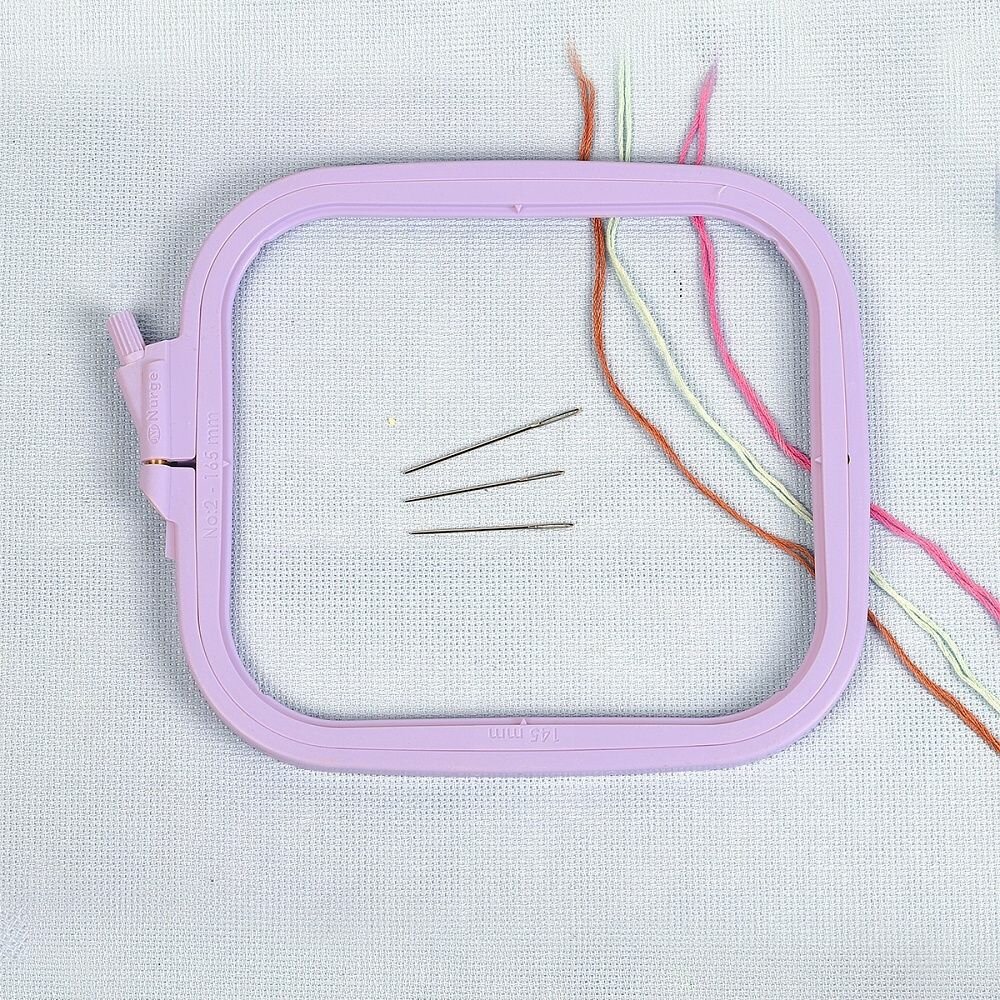 Пяльцы-рамка NURGE пластиковые 145х165 мм, цвет фиолетовый (NUR.170-12/3)