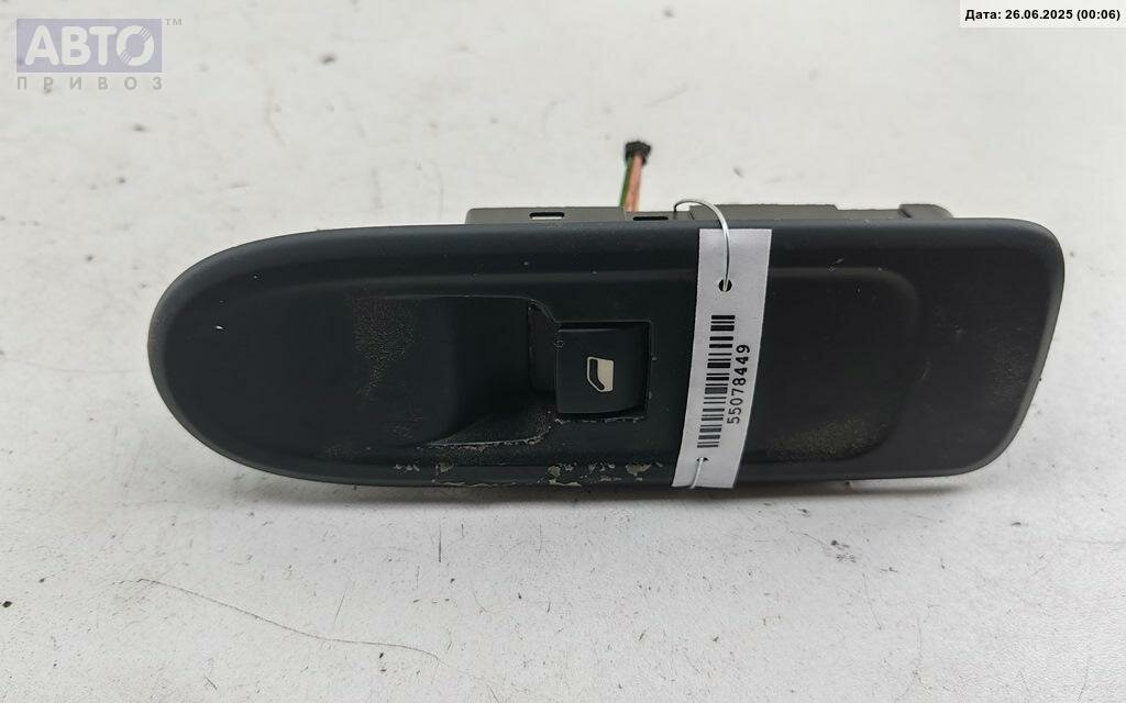 Кнопка стеклоподъемника переднего правого Citroen C5 X7 (2008- )