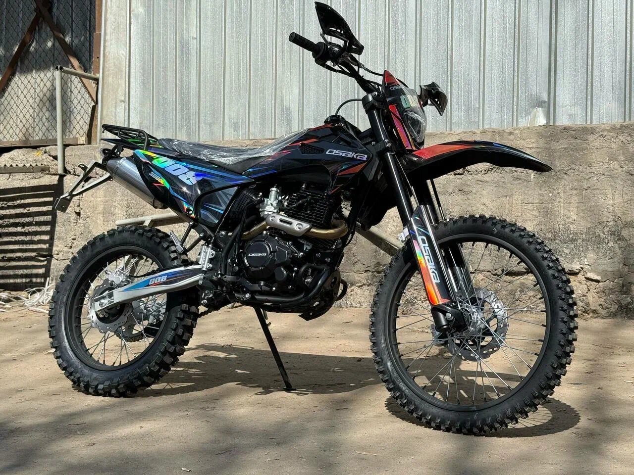 Мотоцикл эндуро GT, 250см3, 21л. с, 2 колеса, передняя и задняя фара, черный красный