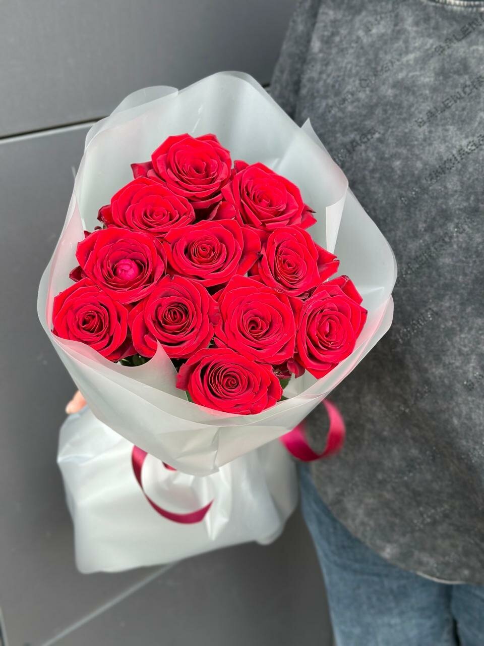 Букет Liana Flowers "Эксплорер", розы, красный, 11 штук, высота 60см