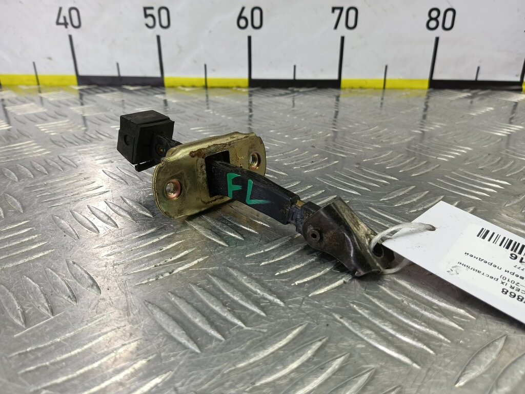 Ограничитель двери передней Б/У для MITSUBISHI LANCER IX рестайлинг (2005—2010) MR526777