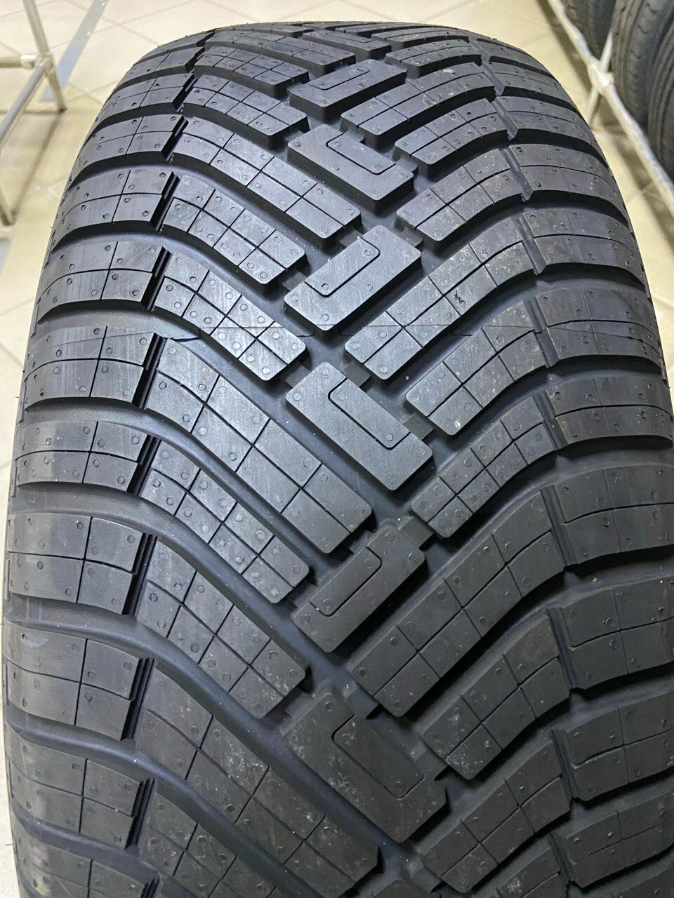 R-18 235/55 LingLong SPORT MASTER 4S 100W