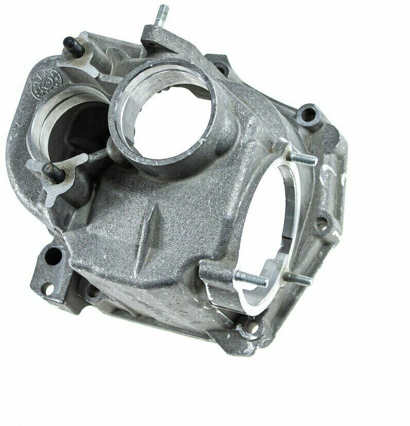 LADA 21070170201000 Крышка КПП ВАЗ-21074 задняя (5 ст) (ОАО автоваз)