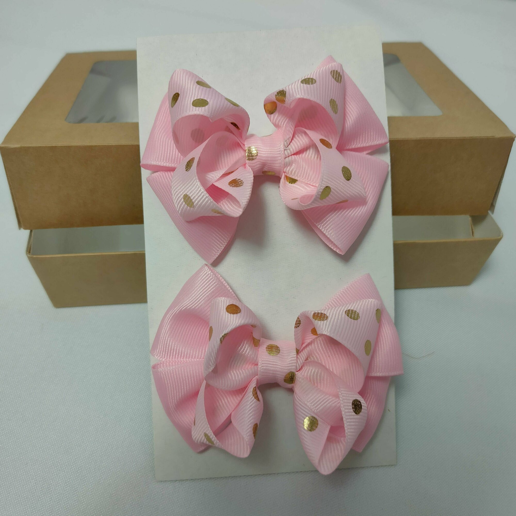 Банты "бабочки" 8 см, нарядные банты в школу и детский сад, на резинке, с рисунком