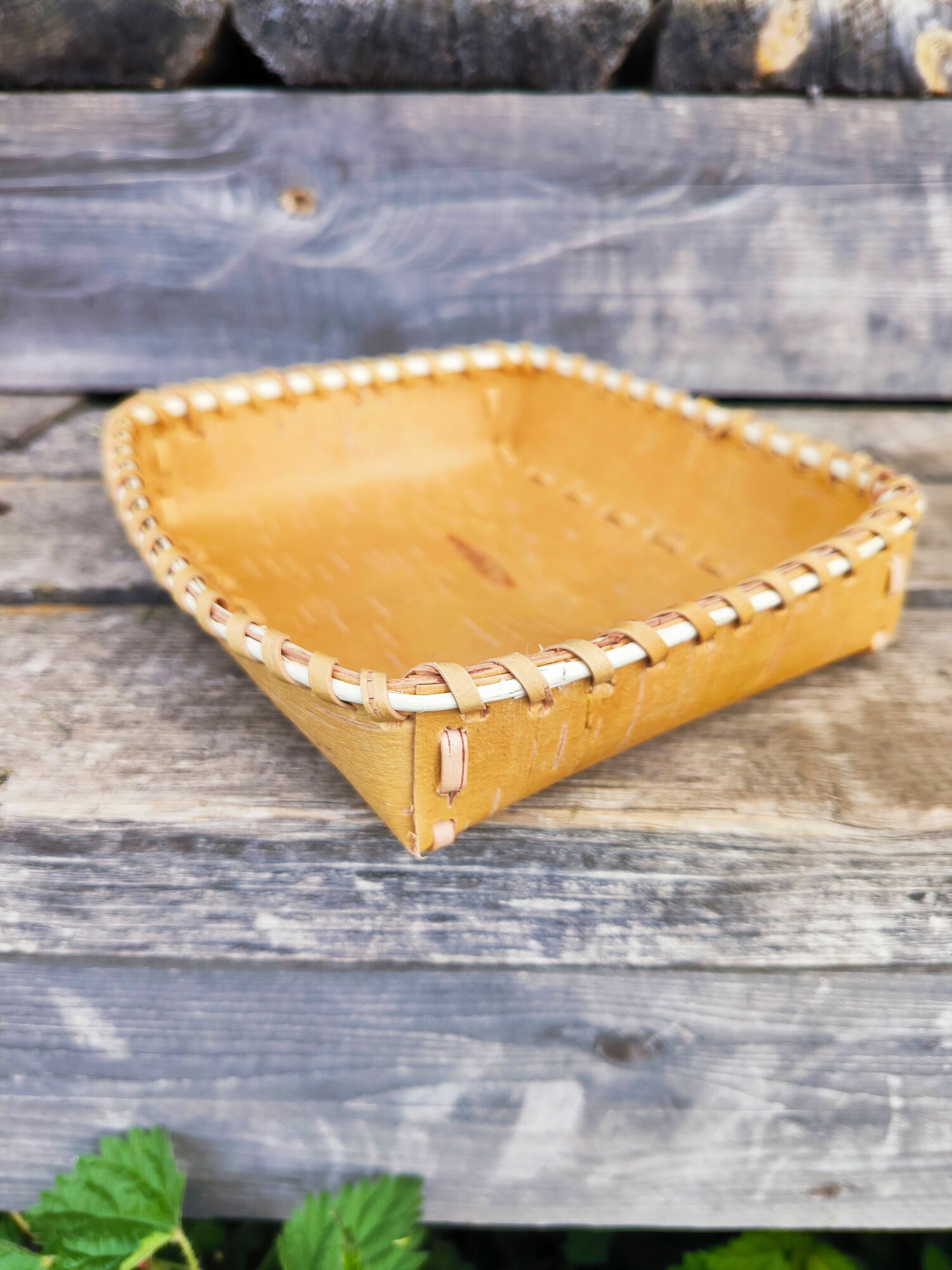 Корзина плетеная. Поднос-тарелка.