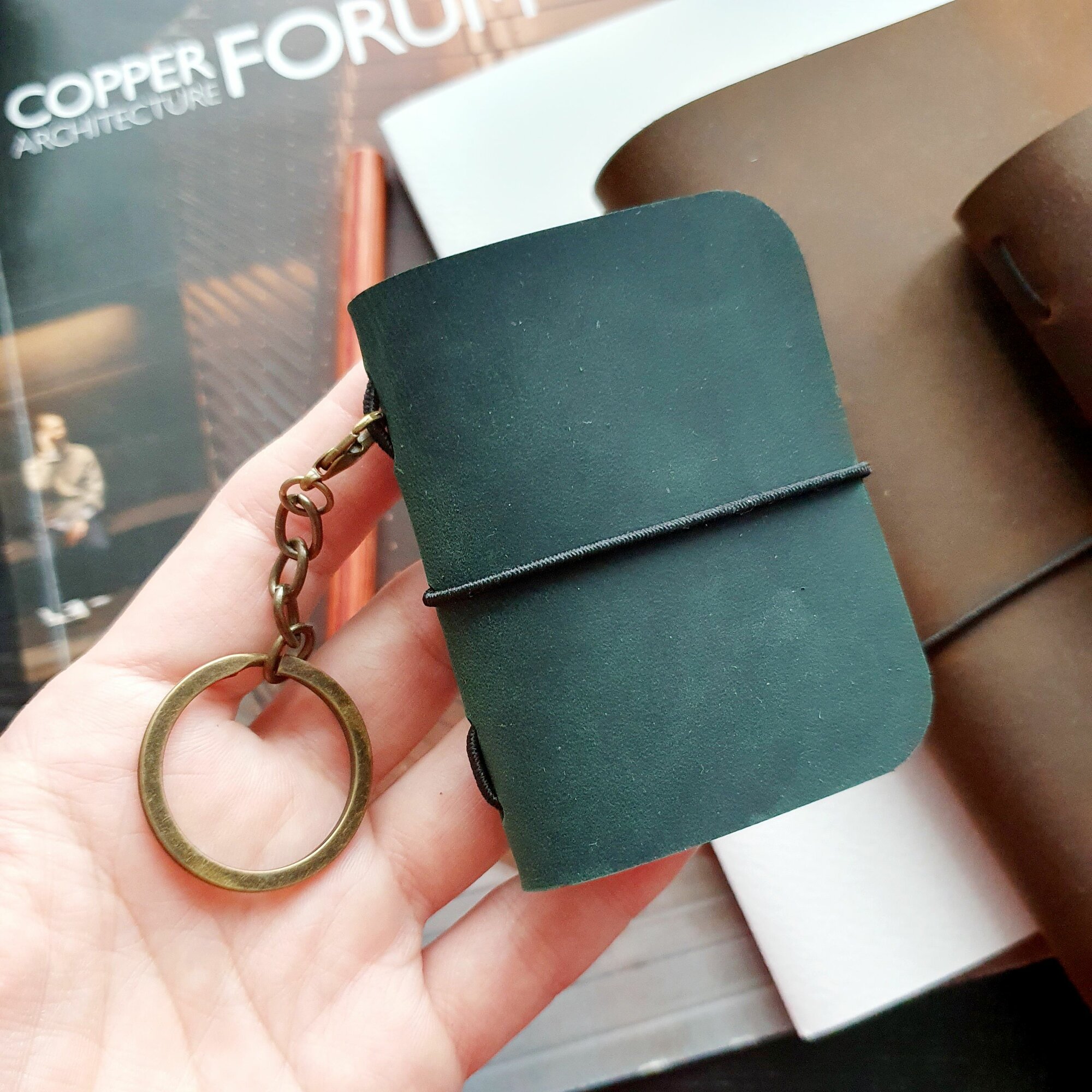 Кожаный блокнот А8 (6х7,5см) на цепочке с кольцом