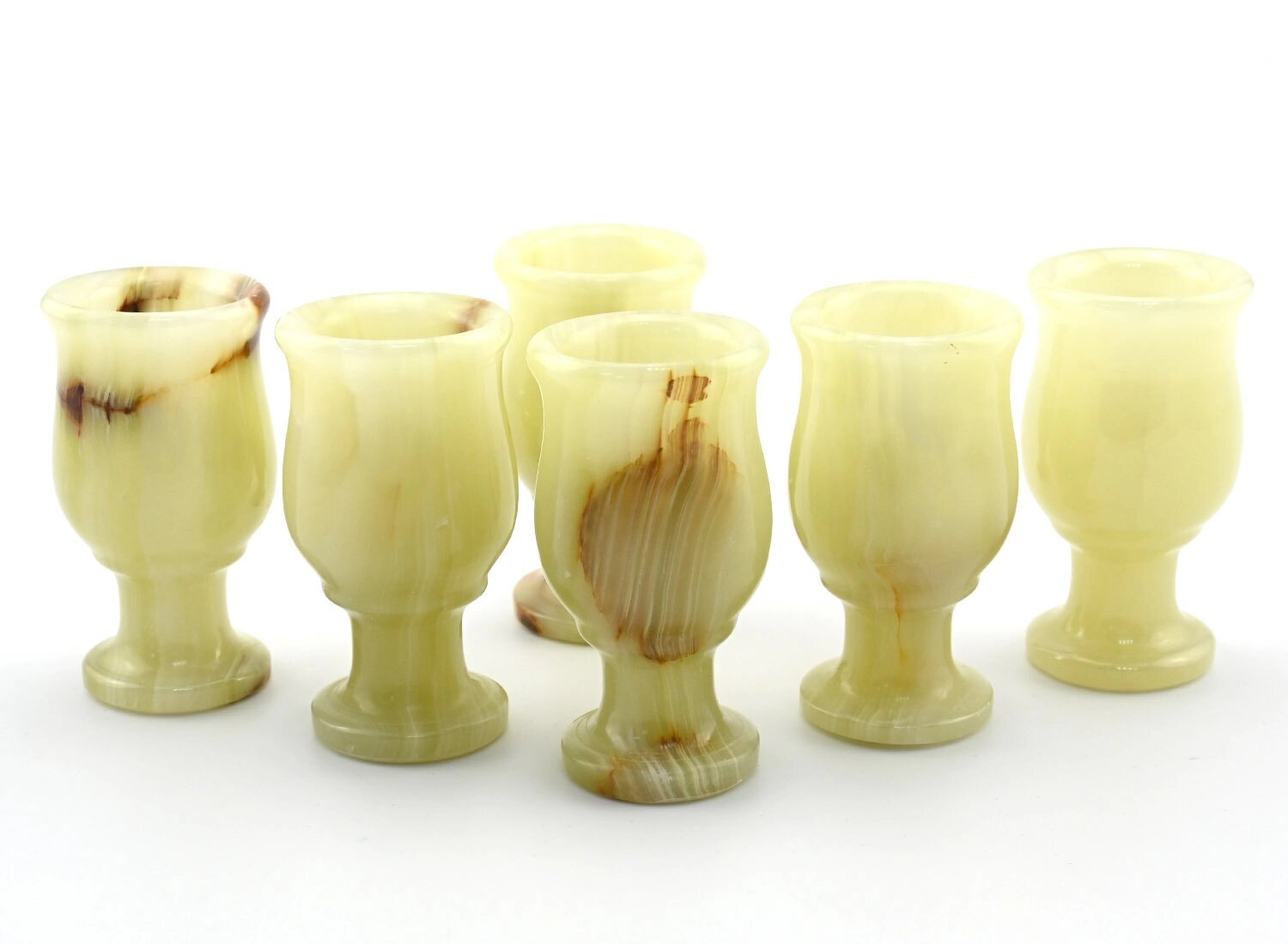 Подарочный набор рюмок из камня 6 шт 40*40*70мм в бархатной упаковке .