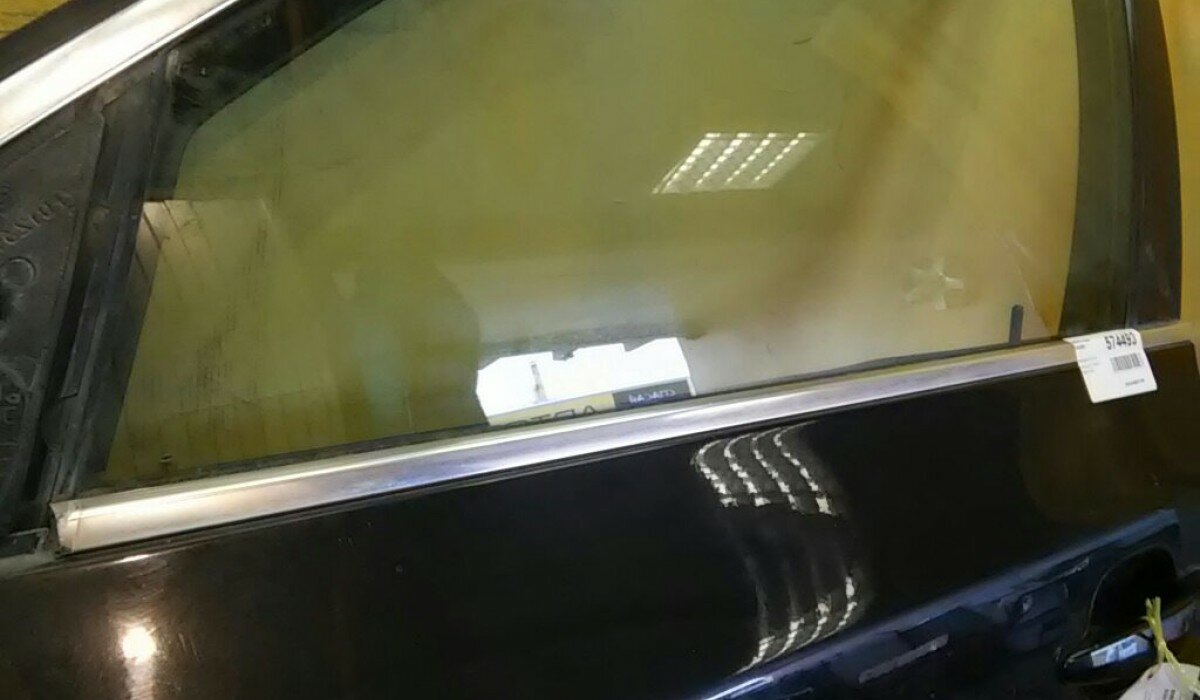 Накладка стекла переднего левого (бархотка) 5-серия E60/E61 BMW 51217057435