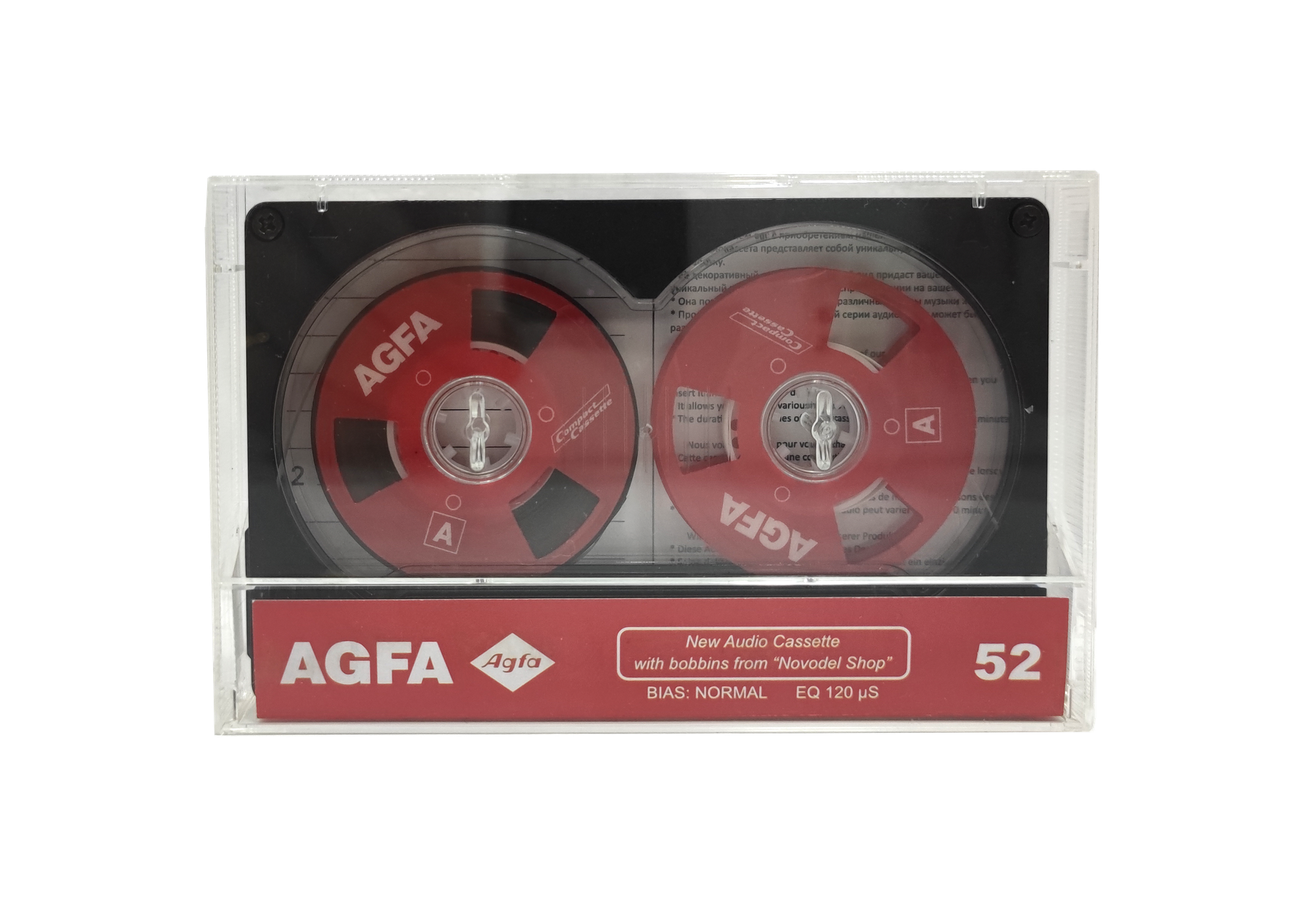 Аудиокассета "AGFA" с красными боббинками в чёрно-прозрачном корпусе