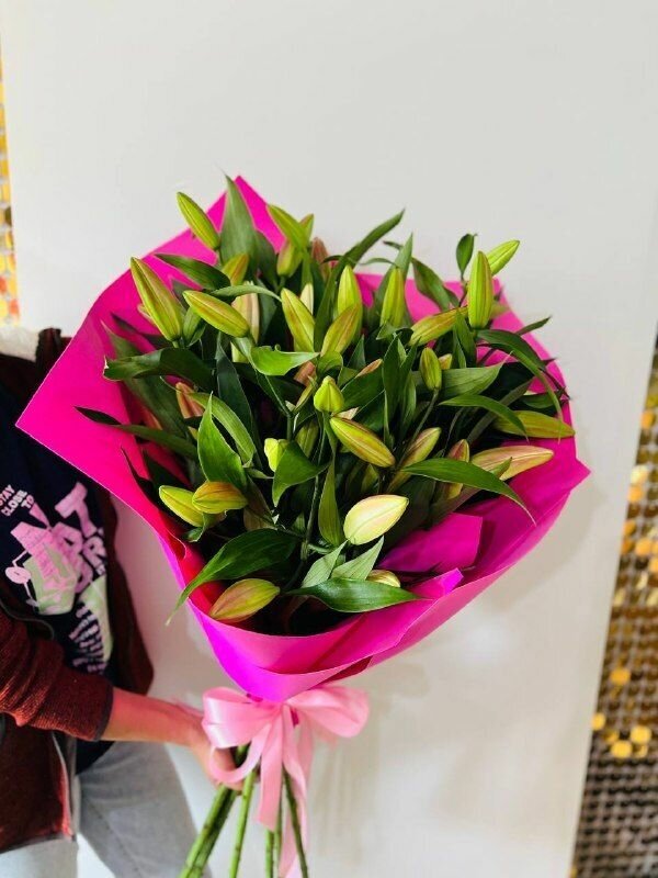 Букет из 5 ароматных лилий