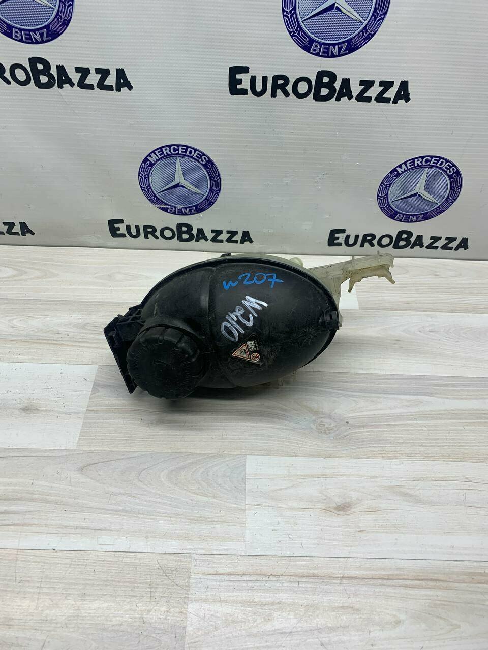 Бачок расширительный Mercedes W207 A2045000749