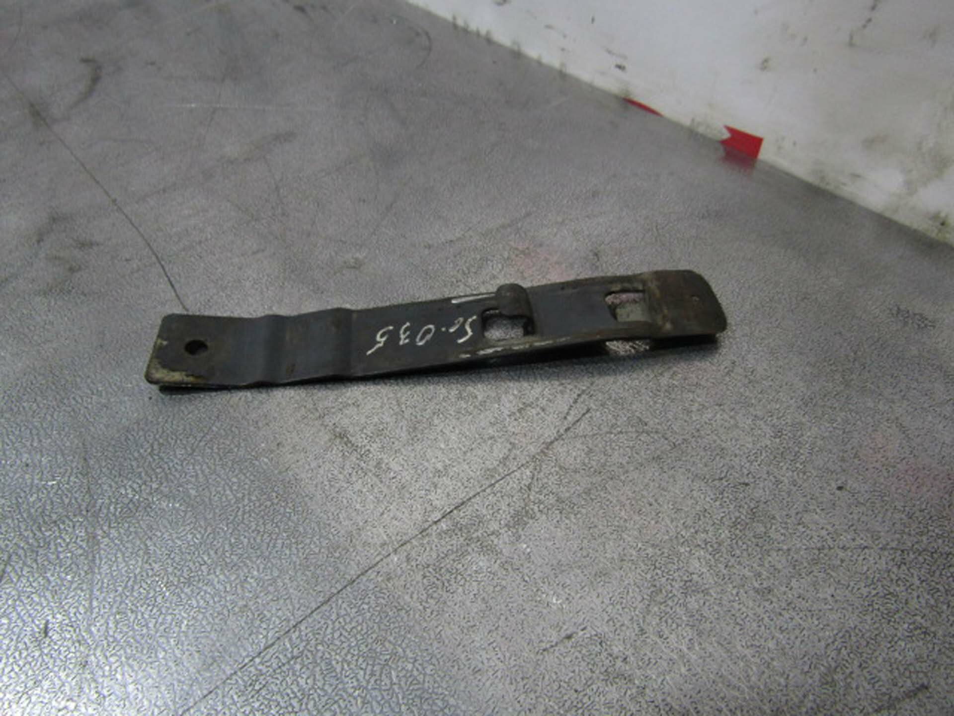 Крепление стягивающих резинок крыла Scania P, R, G