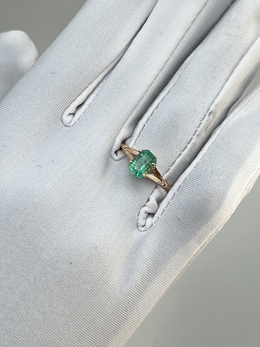 Кольцо, красное золото, 585 проба, изумруд