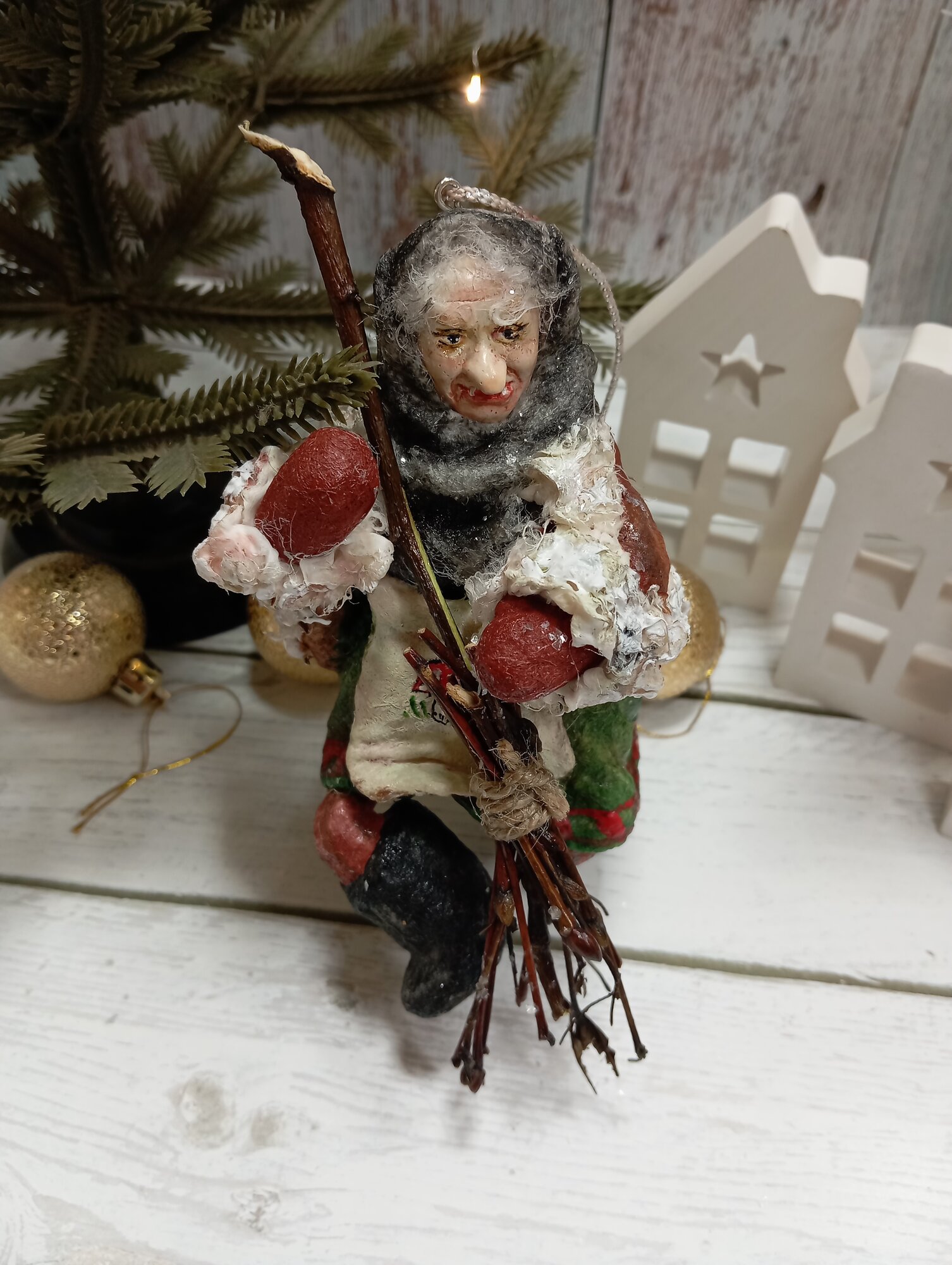 Ватная игрушка Баба-Яга с метлой, украшения для елки и декора.