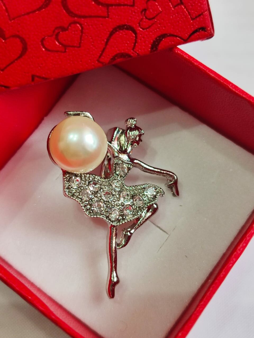 Брошь, стразы