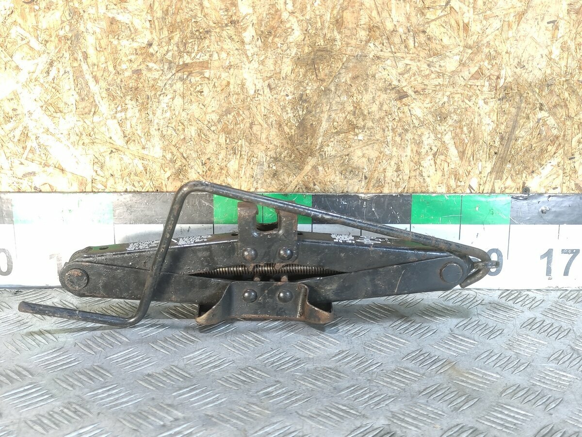 Домкрат TOYOTA Avensis 2003 2008 0911105010