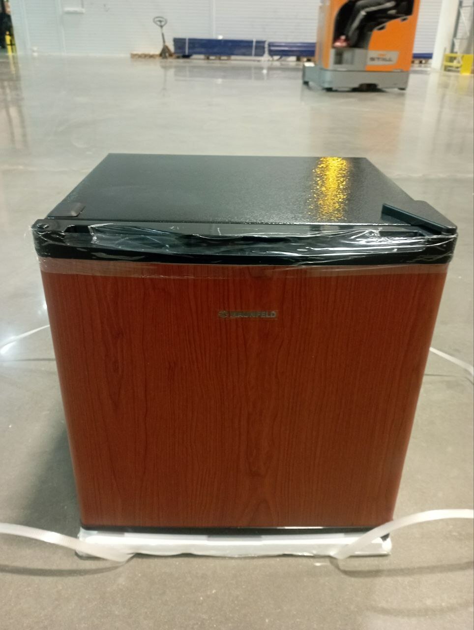 Холодильник MAUNFELD MFF50WD