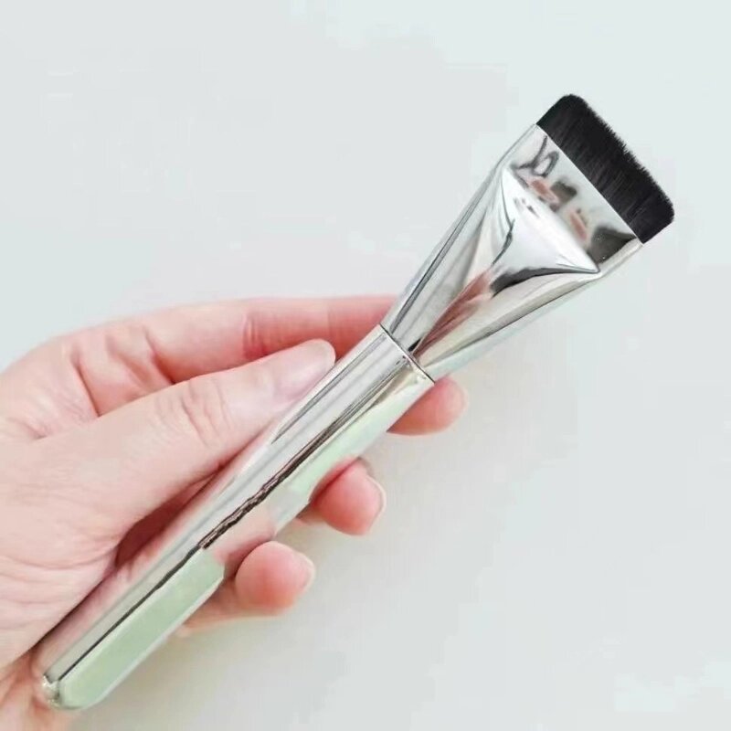 Кисть для тонального крема и масок