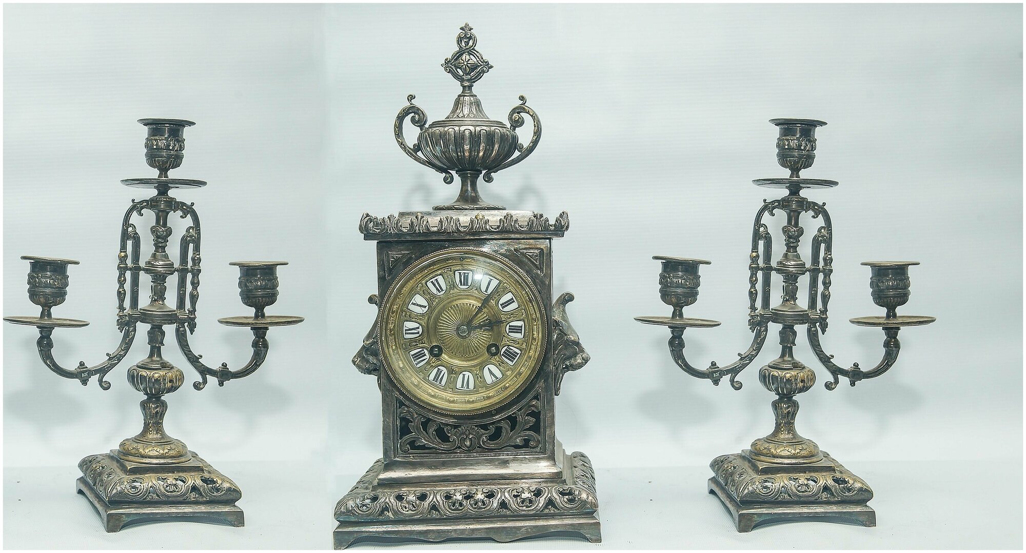 Антикварный старинный редкий посеребренный каминный гарнитур в готическом стиле, состоящий из часов и подсвечников. Франция, 19 век.