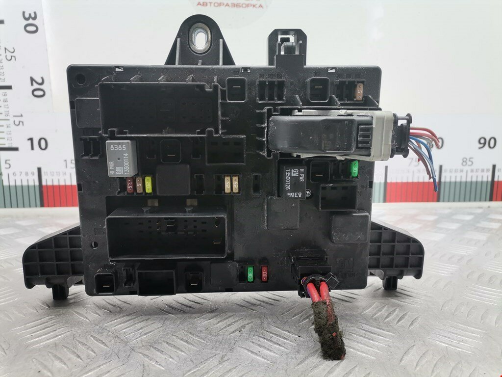 Блок предохранителей Opel Astra J 13302300 арт. 2034820