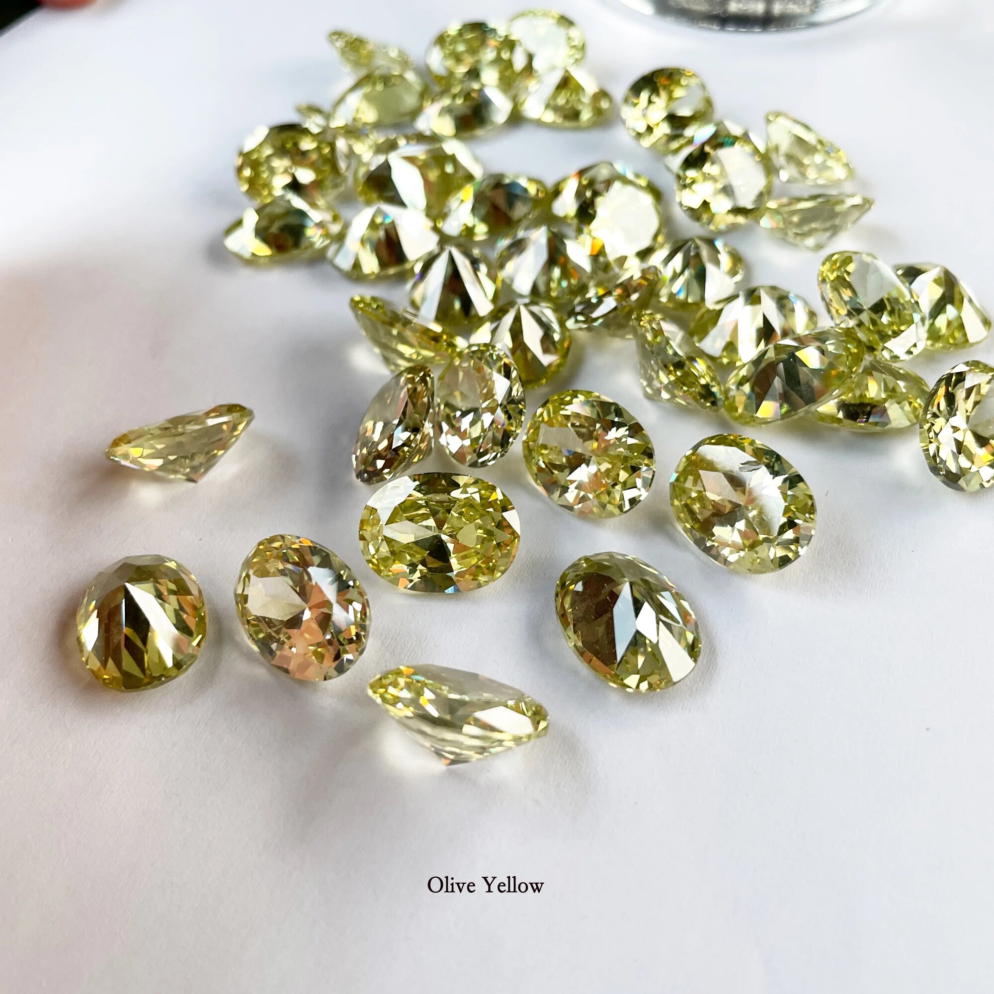 Синтетические кубические циркония бусины оливково-желтого цвета 6x8mm 25pcs