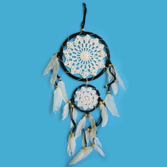 Ловец снов ДВА белых круга с черными контурами и перьями (17 на 53 см.), 1 шт.