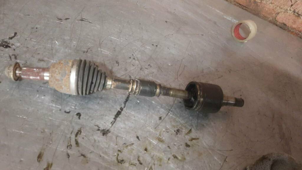 Полуось левая Mazda 3 2005