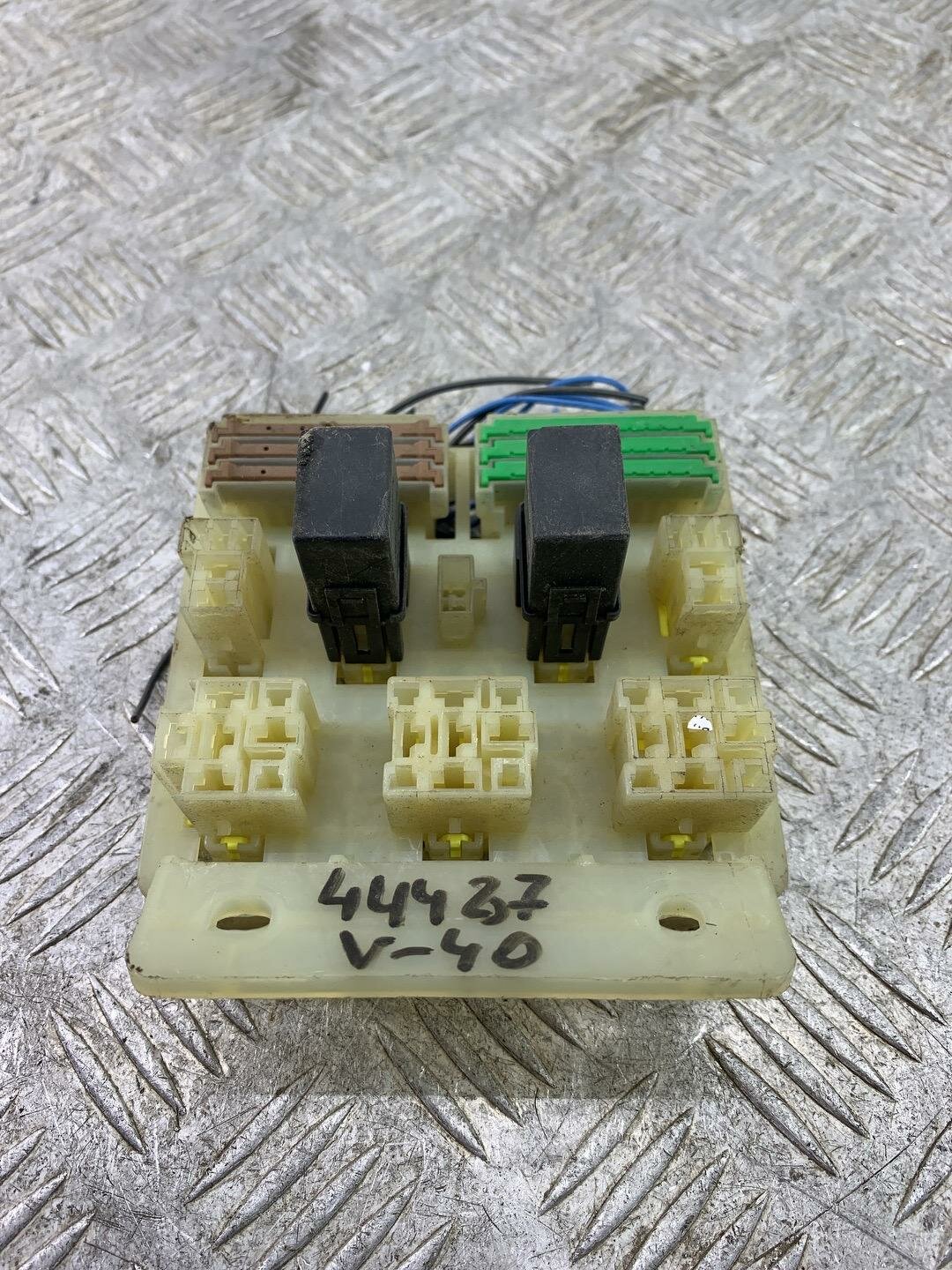 Блок реле Volvo V40 рест. 2000