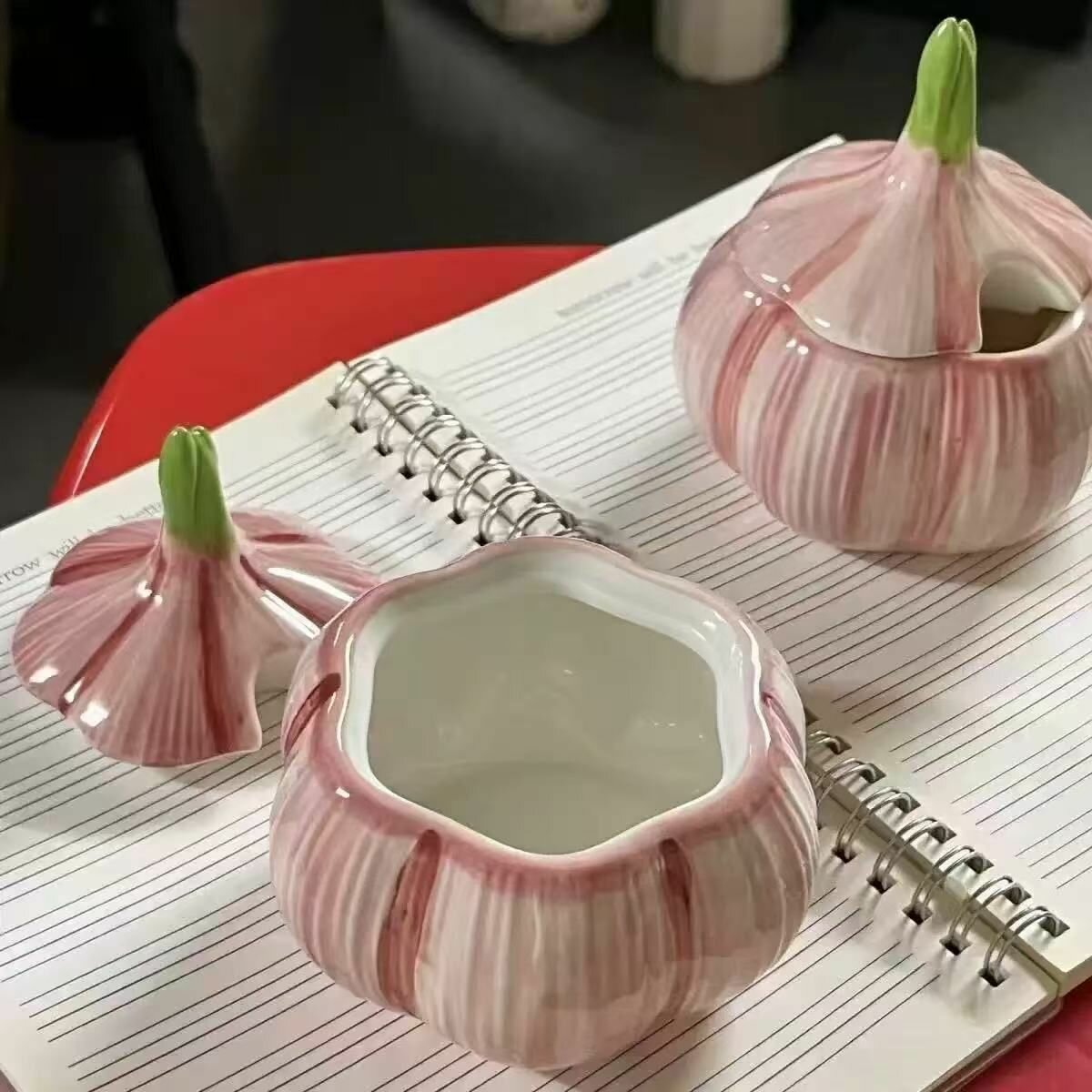 Украшение в виде чеснока, вмещает зубчики чеснока 14*9 см