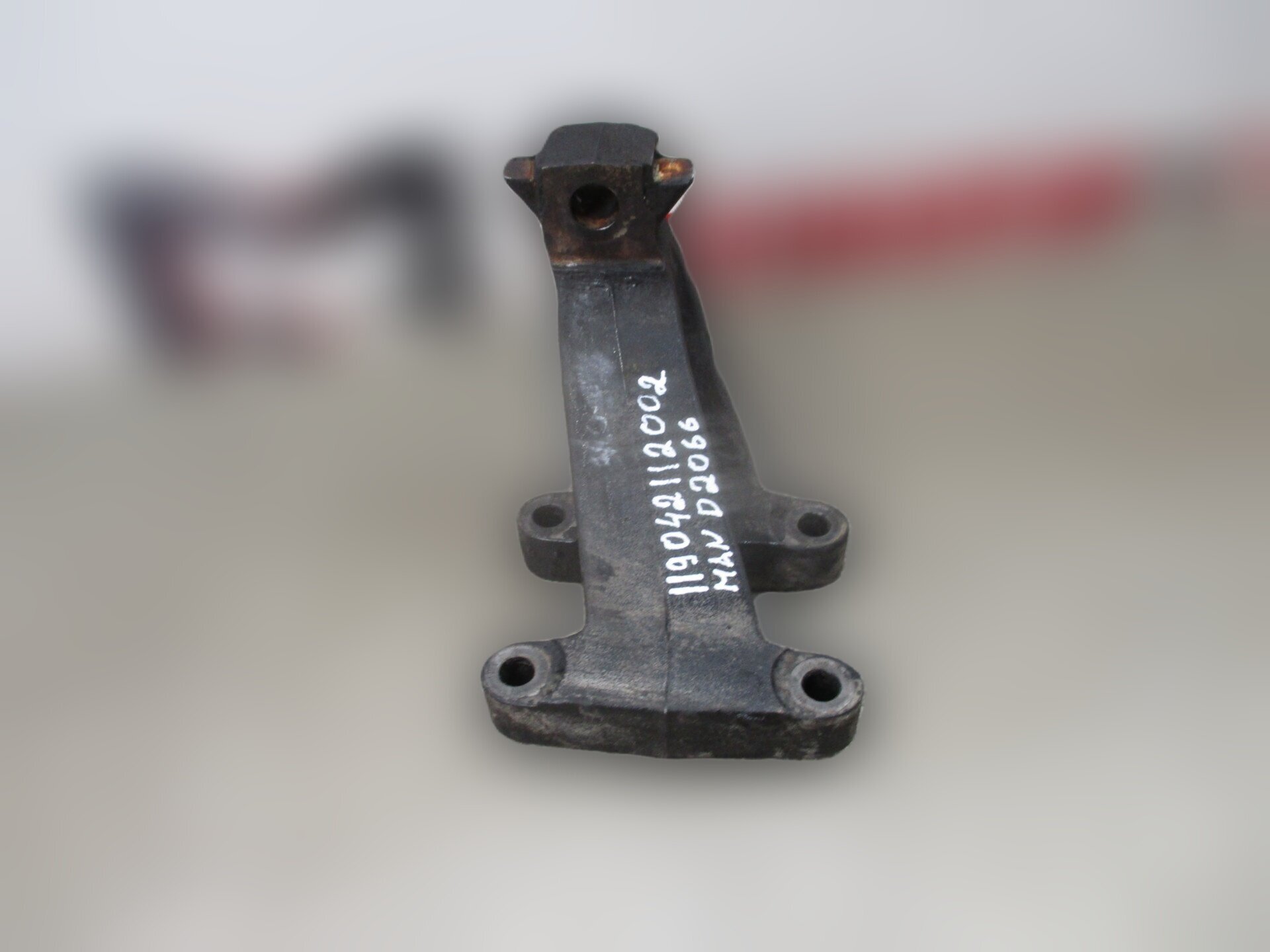 Кронштейн двигателя D2066 передний левый MAN TGA, TGS, TGX