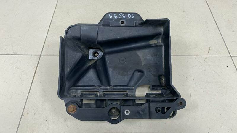 Крепление АКБ корпус / подставка Skoda Rapid 2012-2020 кат.номер: 6C0915331D