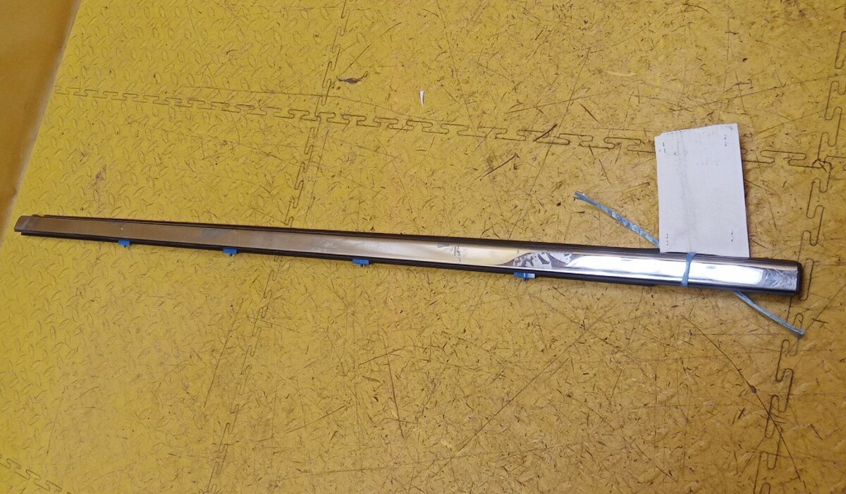 Накладка стекла переднего левого (бархотка) HOVER H5 Great Wall 6107017K00