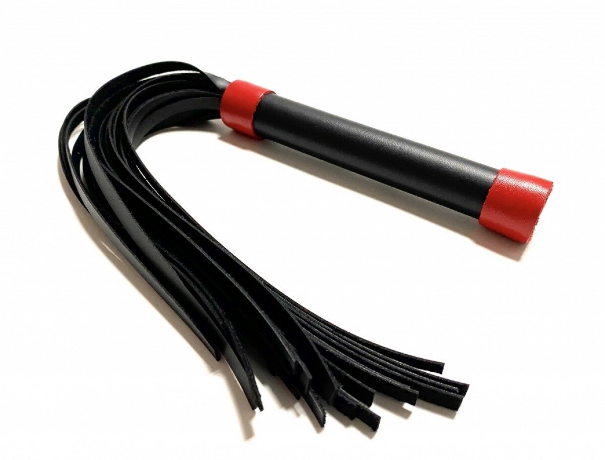 Лаконичная плеть из эко-кожи