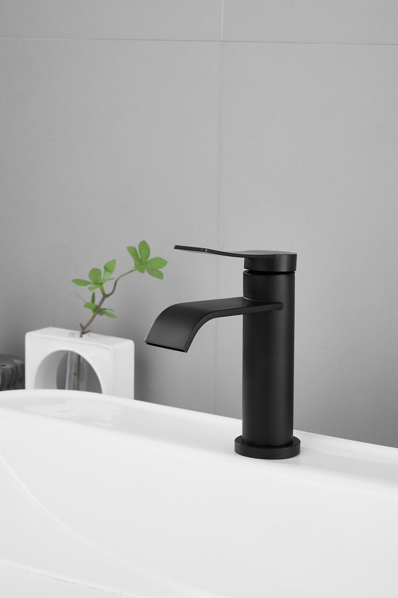 Смеситель BELZ B10812-7 для раковины, встраиваемый, латунь, покрытие черное, рычажный