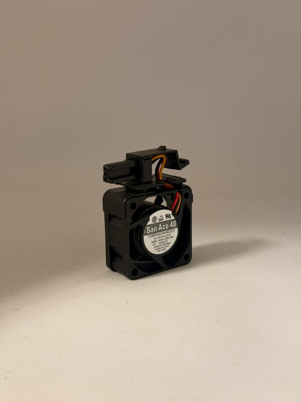 Вентилятор Sanyo Denki 109P0424H6D23 24v 0.07A 40x20 3pin