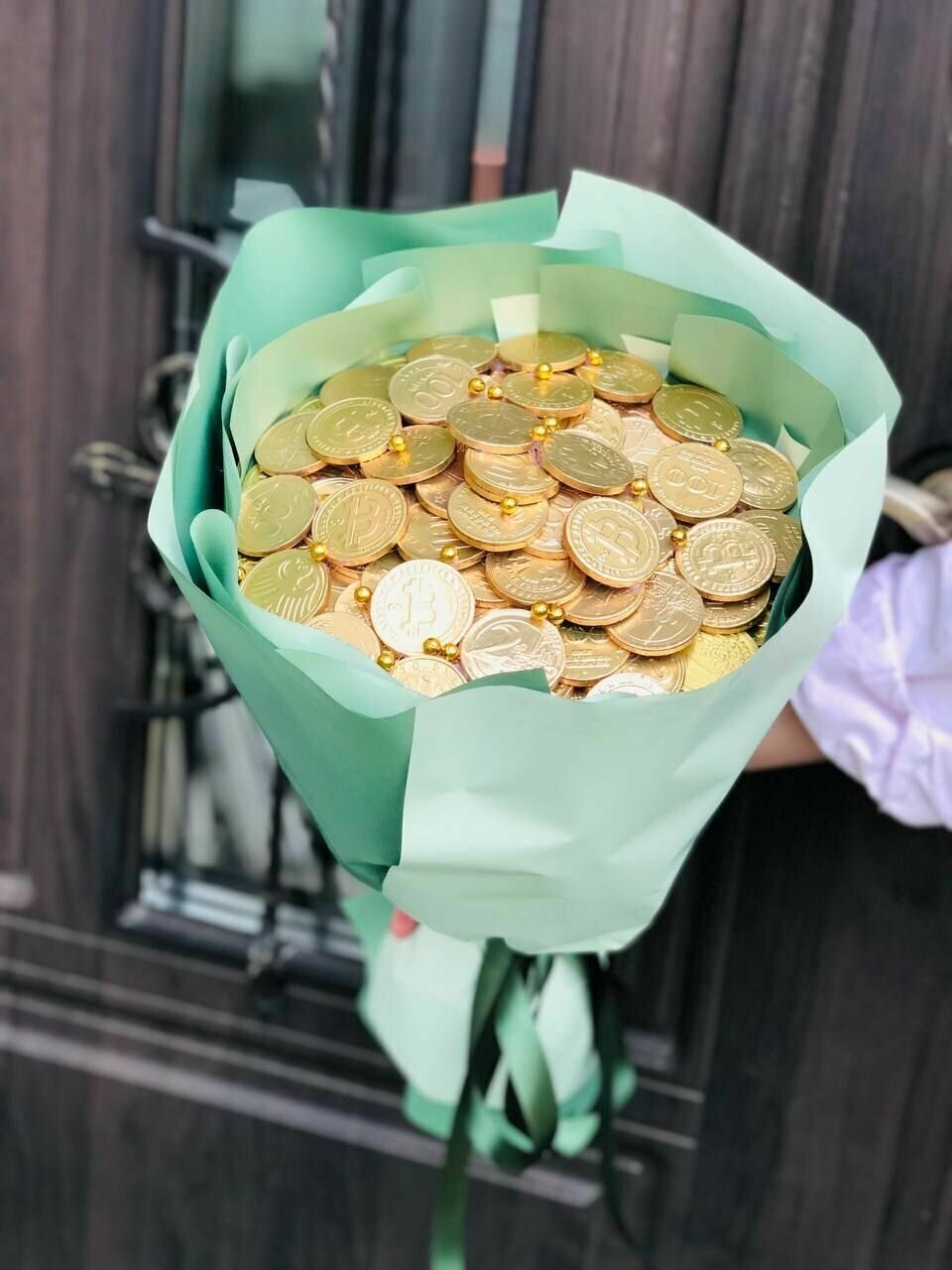 Букет из монет
