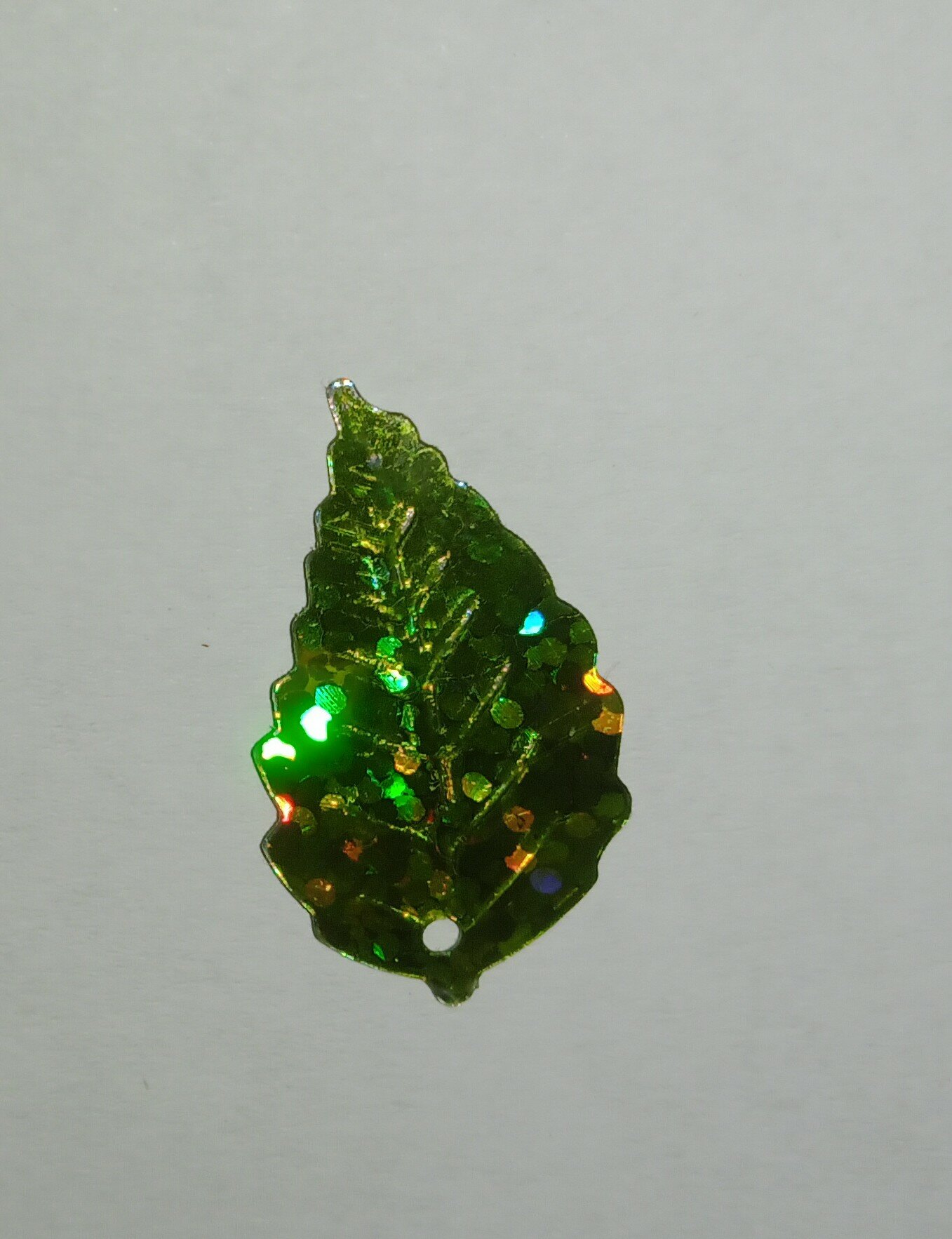 Декоративные листики пришивные, 100 штук, длина 2,5 см, ширина 1,4 см