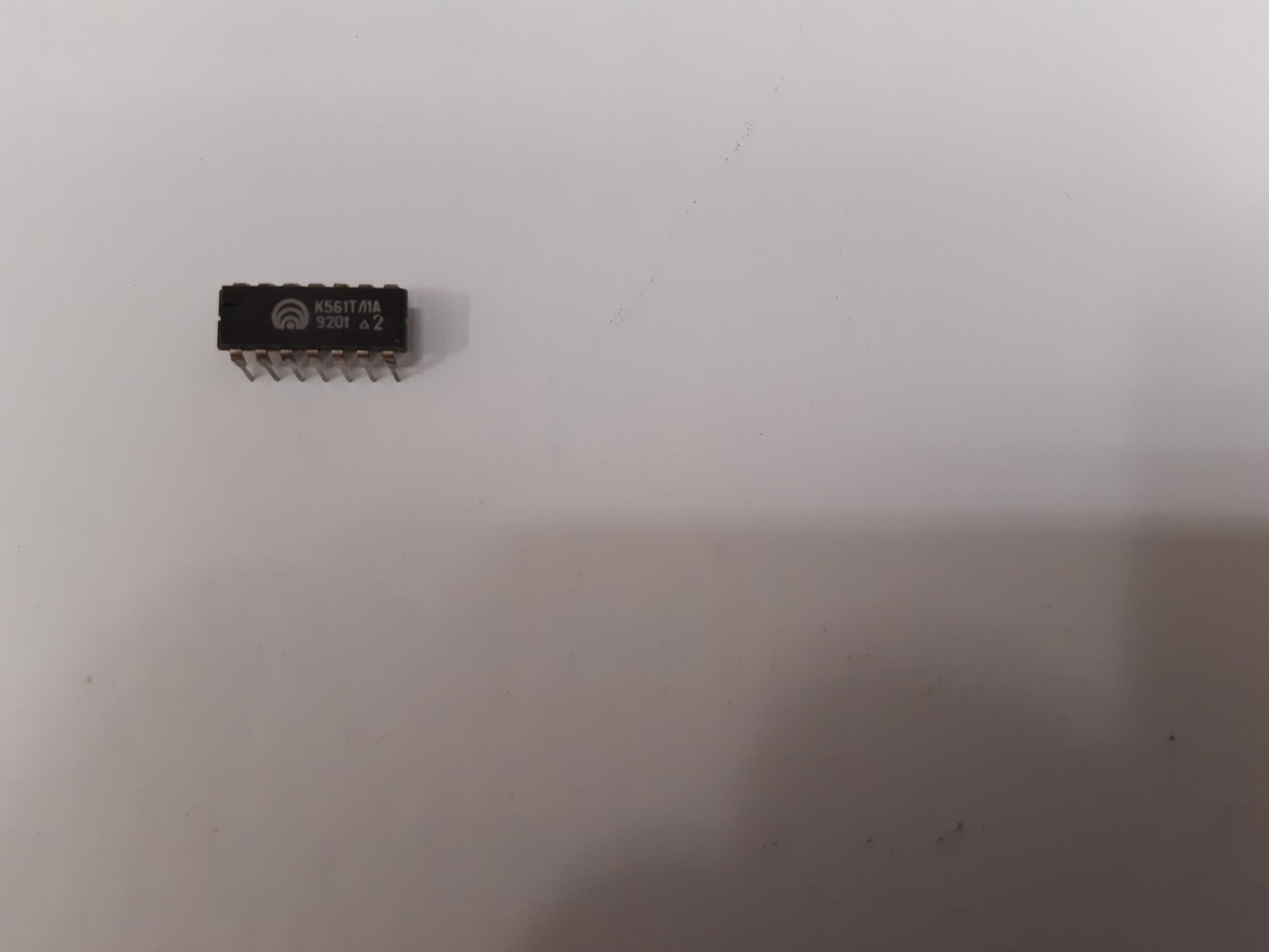 Микросхемы К561ТЛ1А 1992г. (комплект 5 штук )