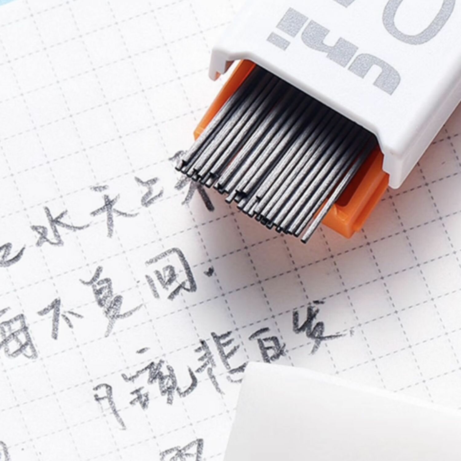 Грифели для механических карандашей Uni 0.3 мм прочные и универсальные стержни для письма и черчения