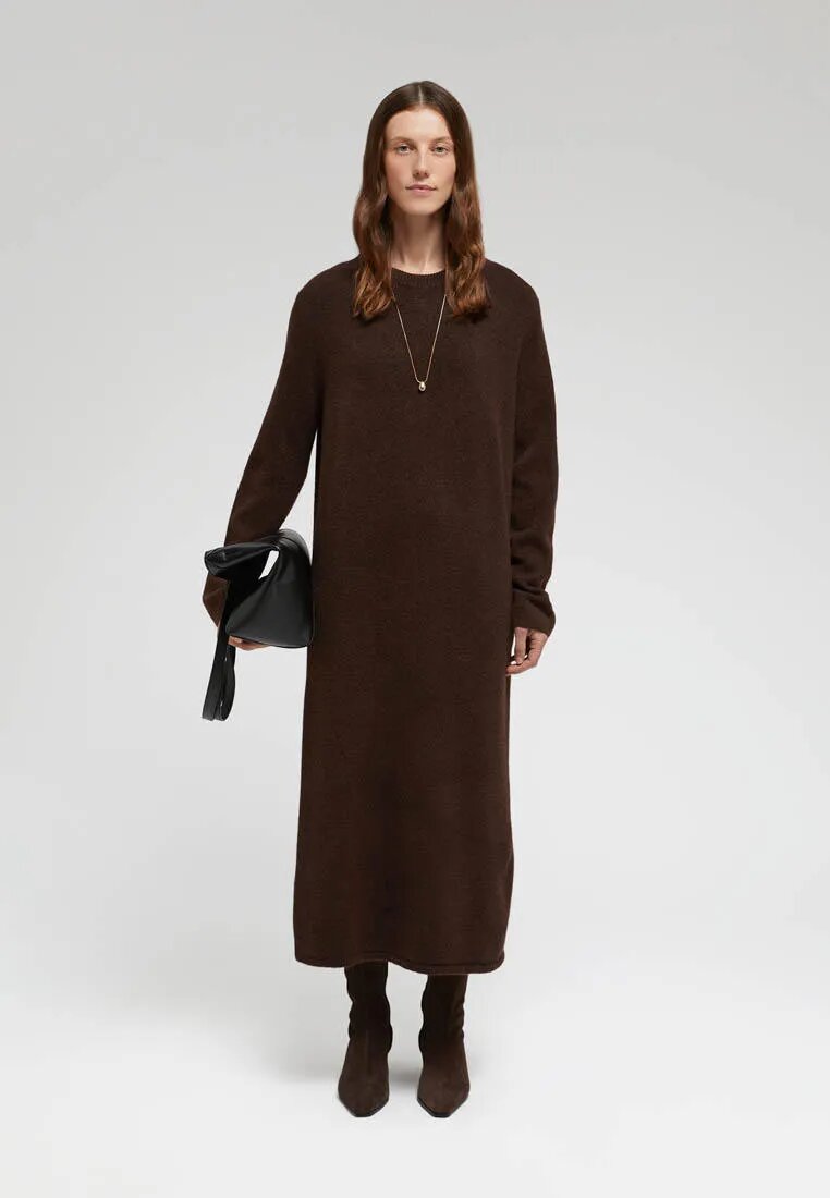 Платье вязаное