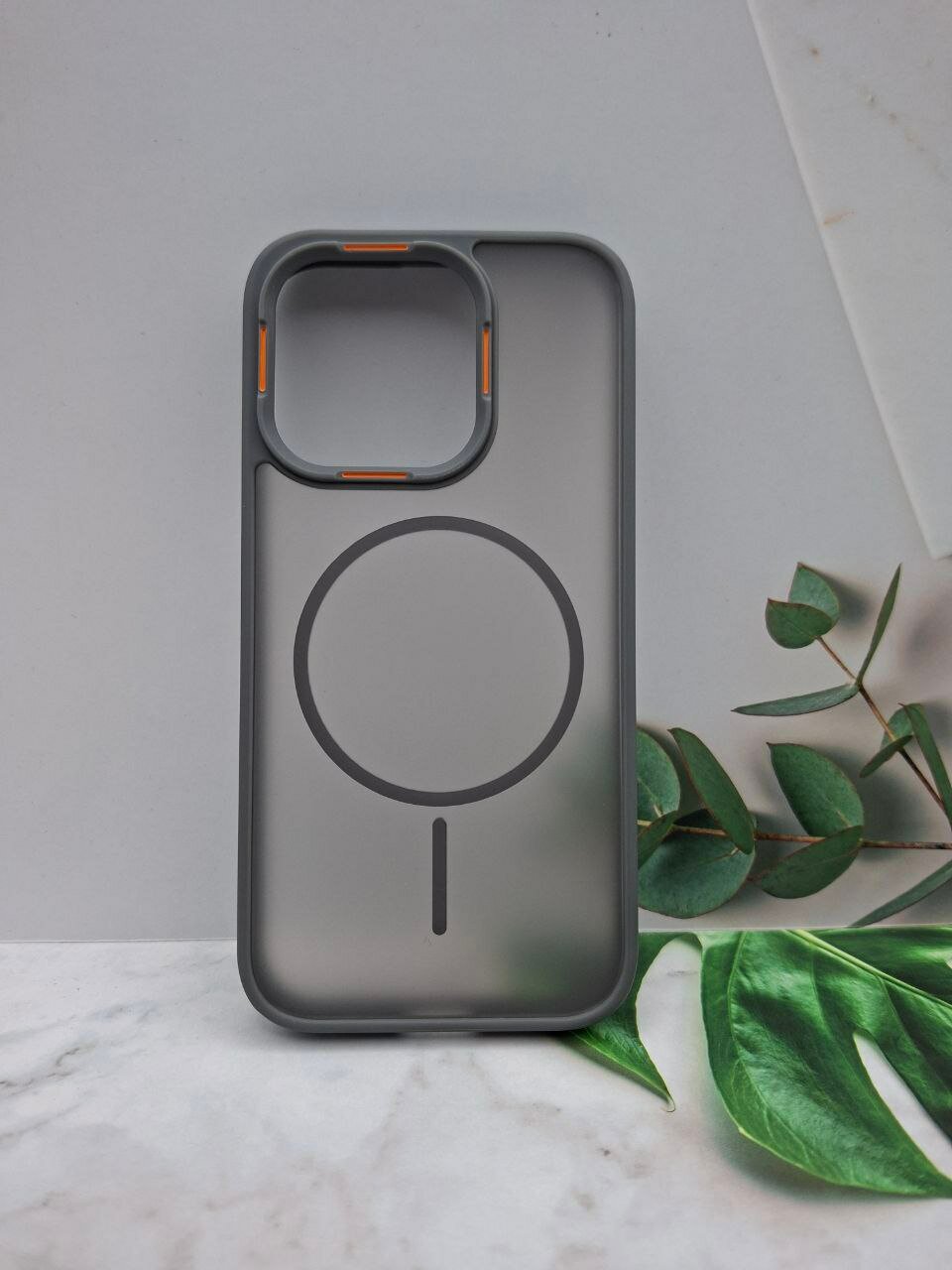 Пластиковый чехол на iPhone 15 Pro защитный