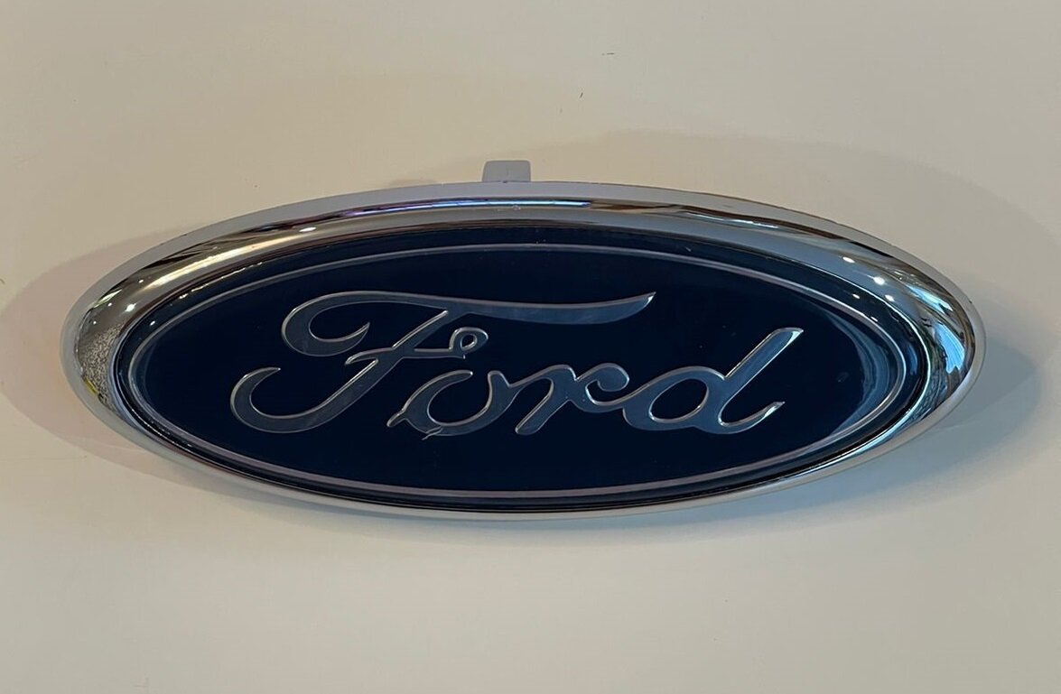 Эмблема на Ford (Форд) Размеры 14.7x5.6 см.