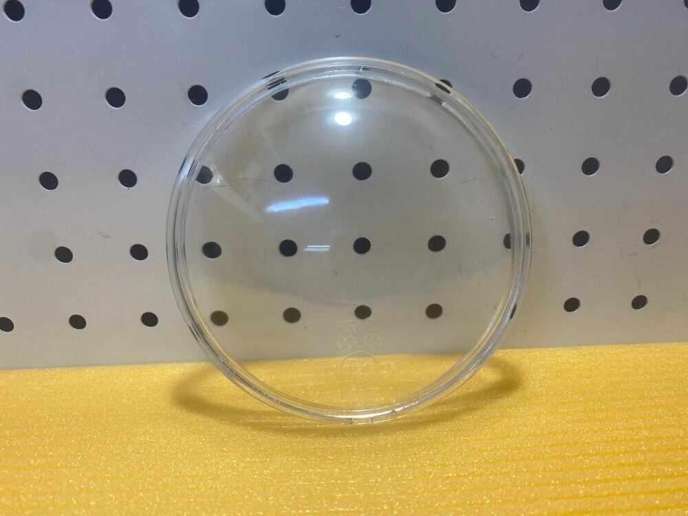 Стекло противотуманной фары для грузовиков DAF 105XF (ДАФ 105 ХФ)