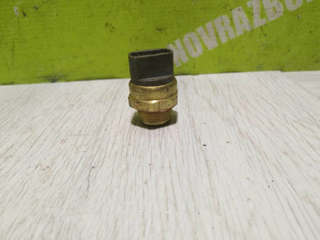 Датчик включения вентилятора VW Passat B3 1988-1993