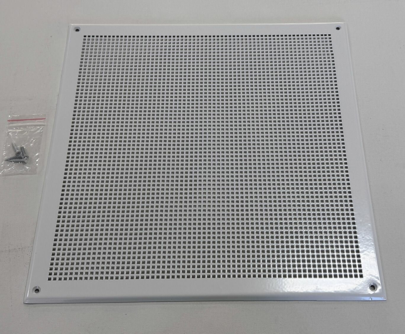 Решетка плоская с подгибом (без сварки) 350х350мм, перфорация Квадрат 3-5, белый.