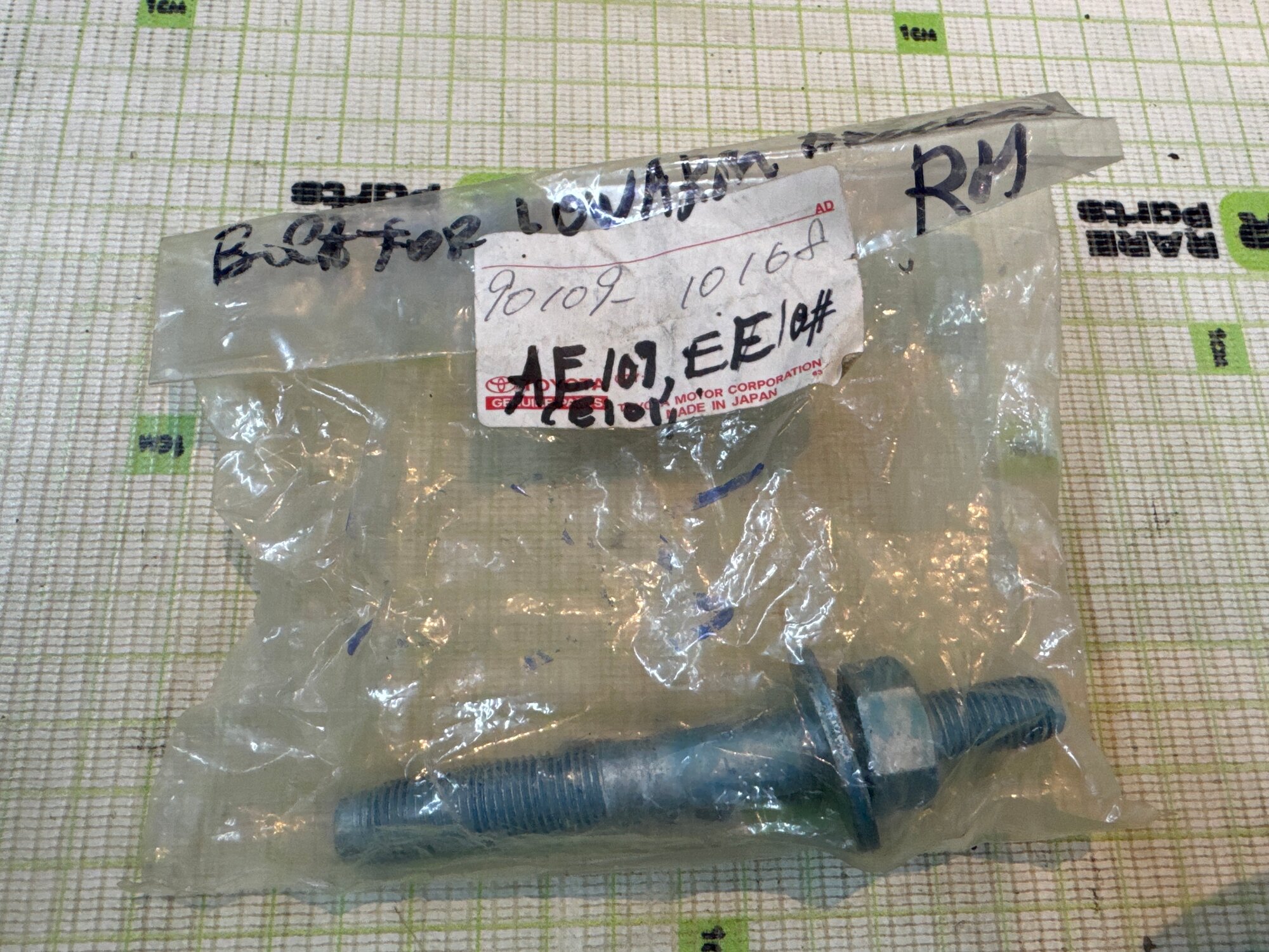 Болт крепления кронштейна рычага для Toyota