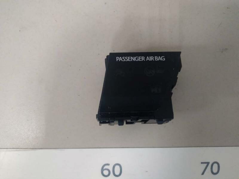 Индикатор Toyota Corolla E180 2013 кат.номер: 8395002230